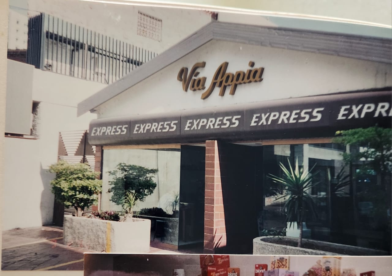 Vía Appia: 40 Años de Tradición Italiana - VIP